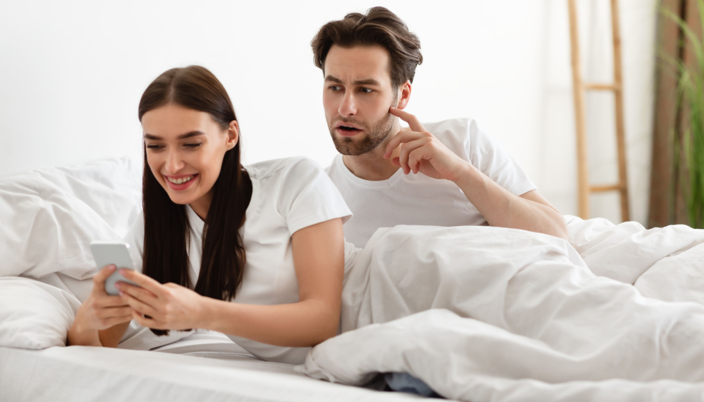How Can I See Who My Girlfriend Is Talking to on Facebook Messenger?